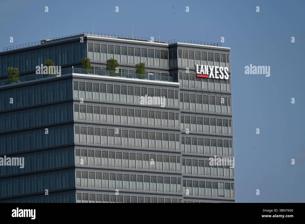 Logo Schriftzug des Spezialchemie Konzern.Lanxess Aktiengesellschaft am ...