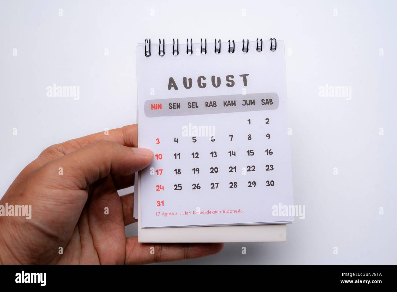 hand holding desk calendar showing august month Stock Photo - Alamy