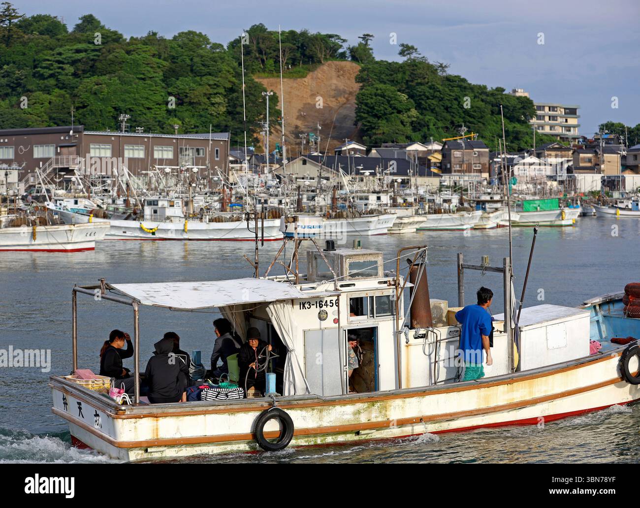 A fishing boat carrying female divers called "Ama" leaves from Wajima ...