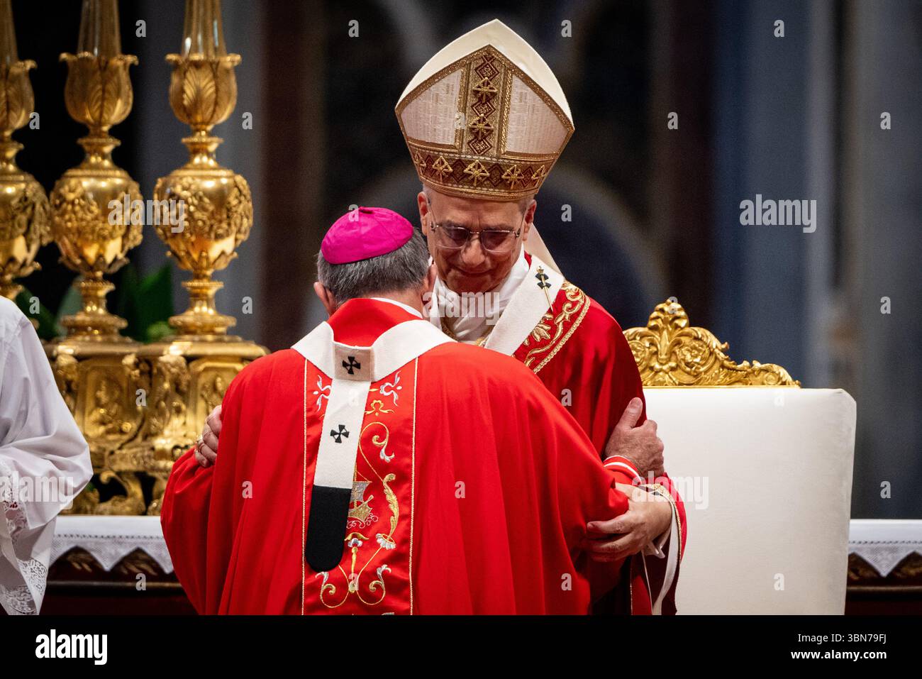 Pope Leo XIV confers the pallium on a newly appointed metropolitan ...