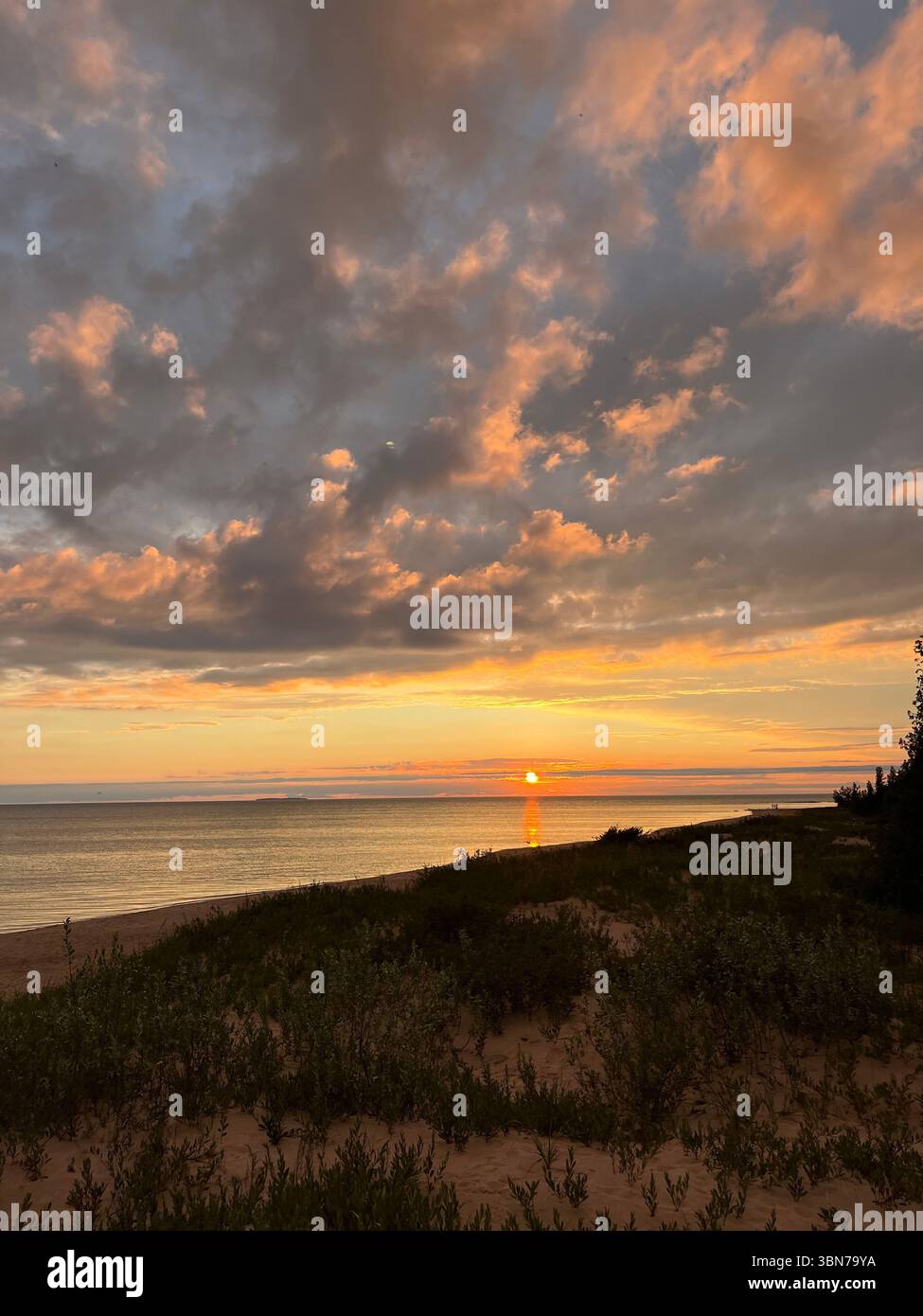 Midwest scenery smartphone stock photos and images - Alamy