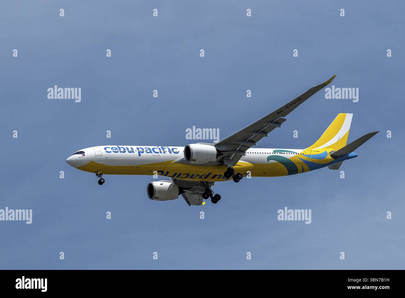 Cebu pacific passenger plane hi-res stock photography and images - Alamy