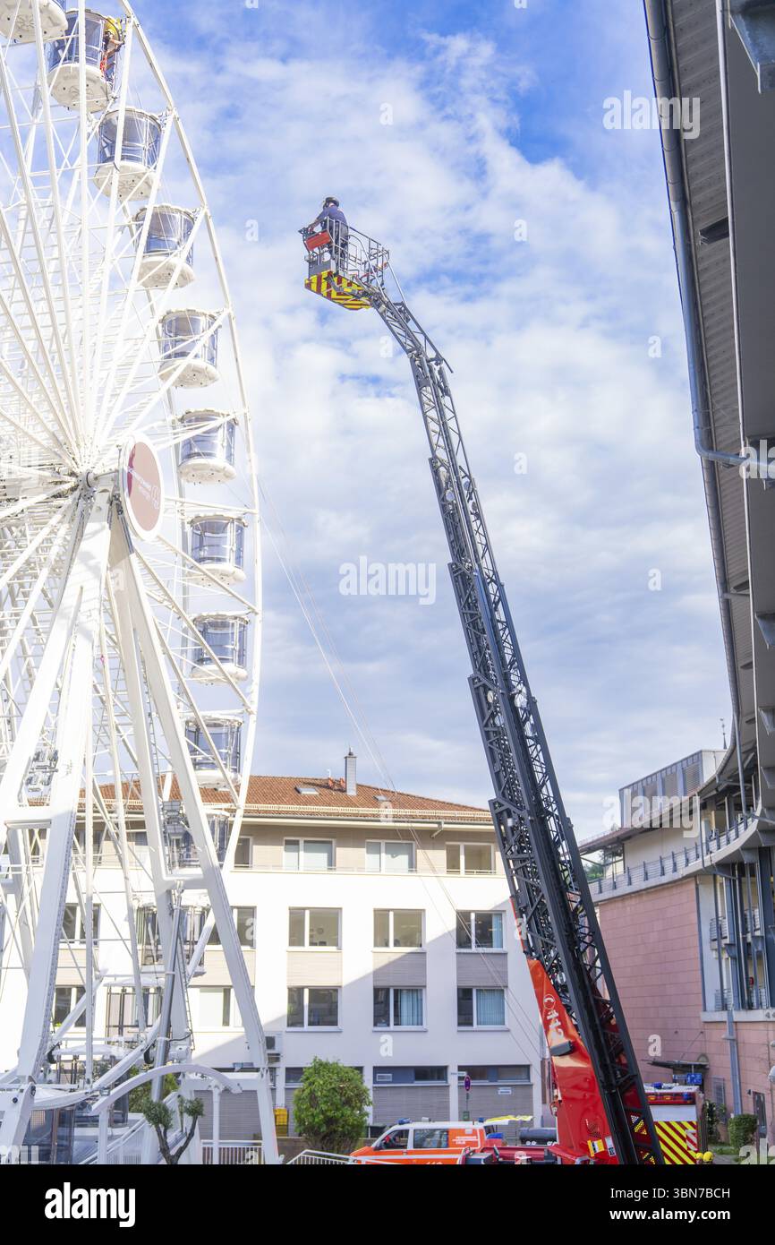 Fire brigade ladder next to a building front with operating platform in ...