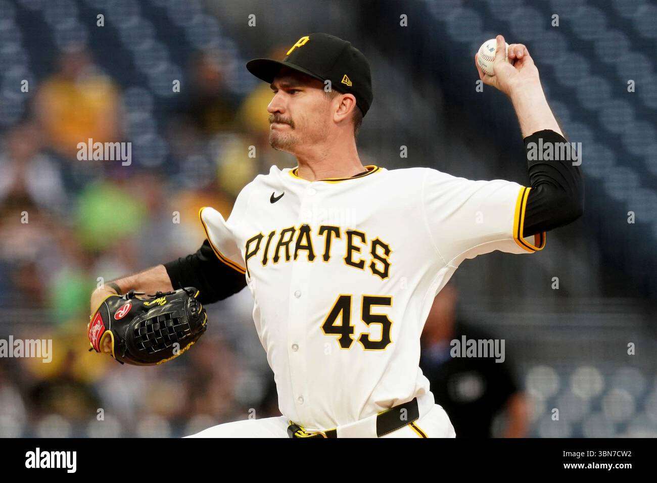 Pittsburgh Pirates pitcher Andrew Heaney delivers during the first ...