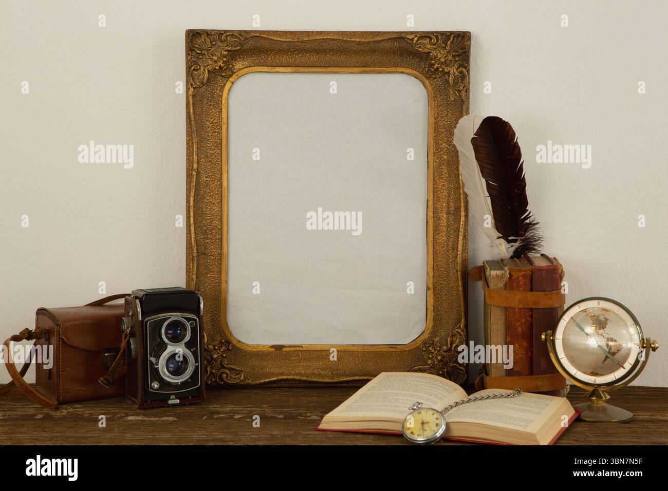 Retro photo camera book hi-res stock photography and images - Alamy