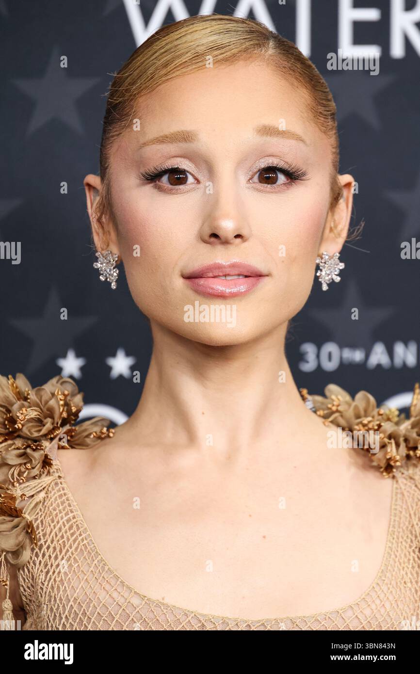 (FILE) Ariana Grande Joins 'Meet The Parents' Sequel At Universal; Fall ...