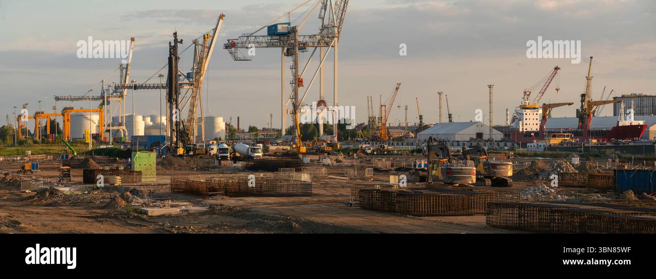 Seaport construction and expansion site Stock Photo - Alamy