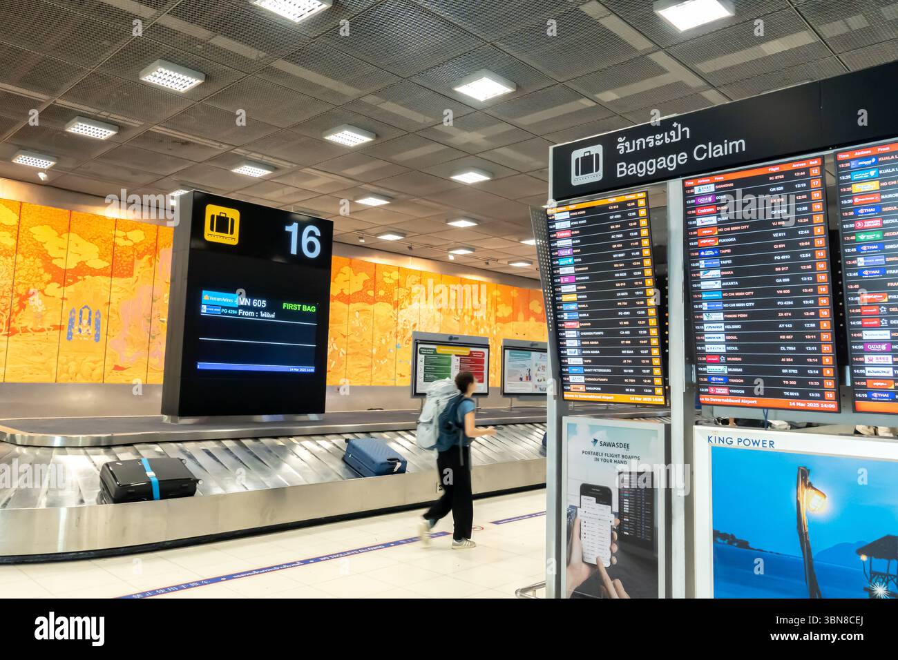 Baggage claim information screen hi-res stock photography and images ...