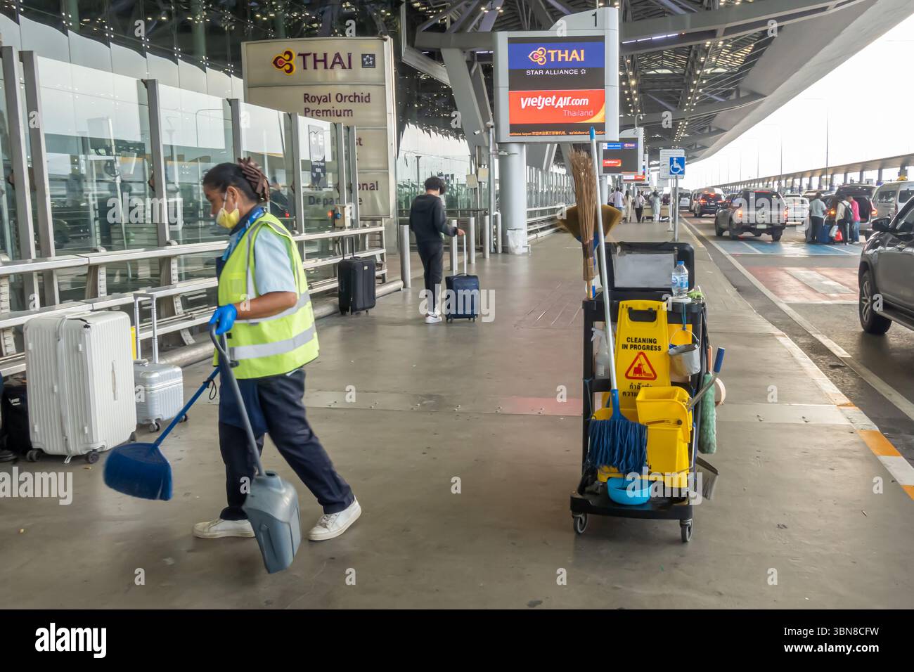 Working female staff cleaning outside Suvarnabhumi Airport bangkok ...