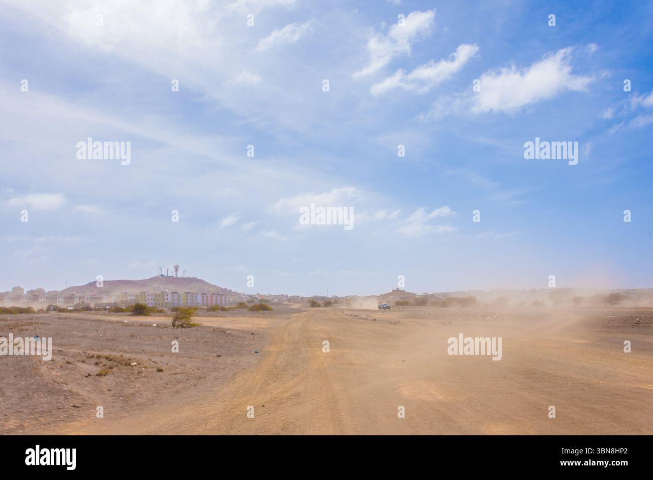 Minimal desert hi-res stock photography and images - Alamy