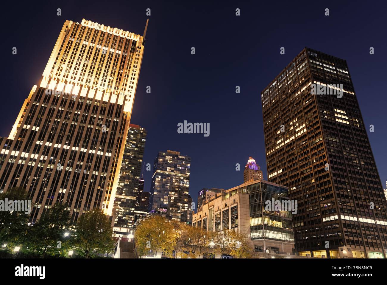 Business city. Night cityscape of Chicago skyscraper building. Chicago ...
