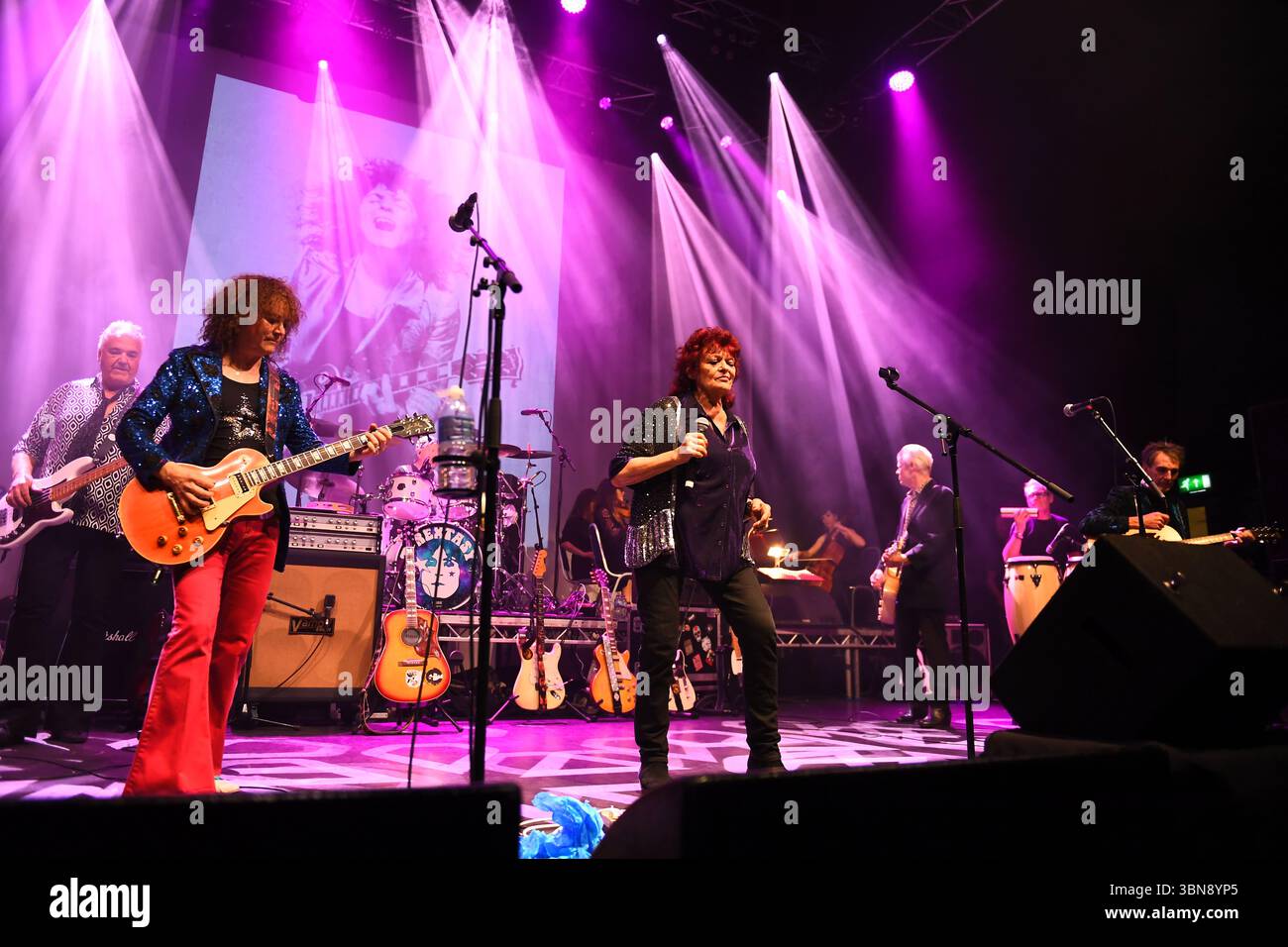 LONDON, ENGLAND - SEPTEMBER 15: Danielz and Dana Gillespie performing ...