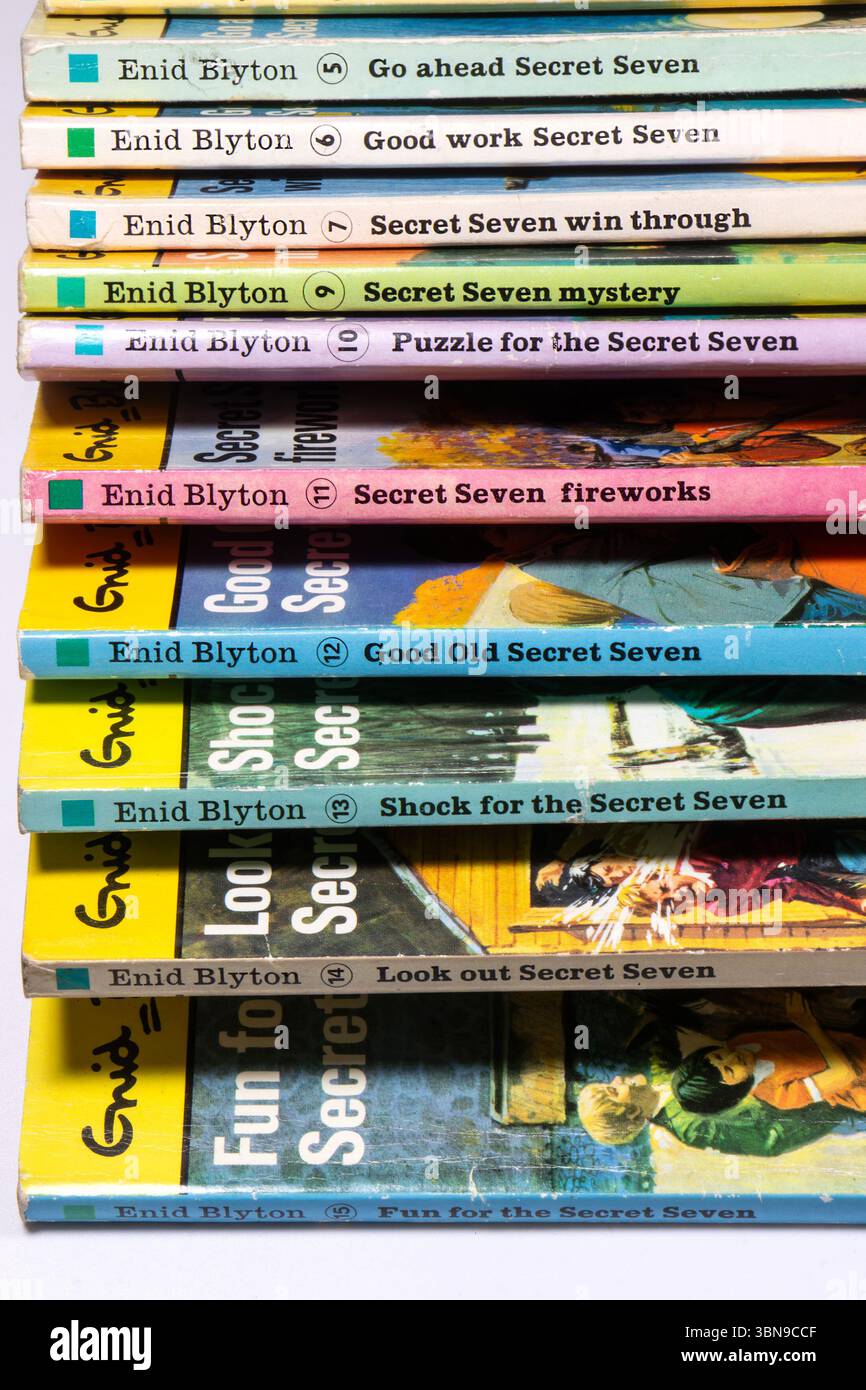 Children's books stack hi-res stock photography and images - Alamy