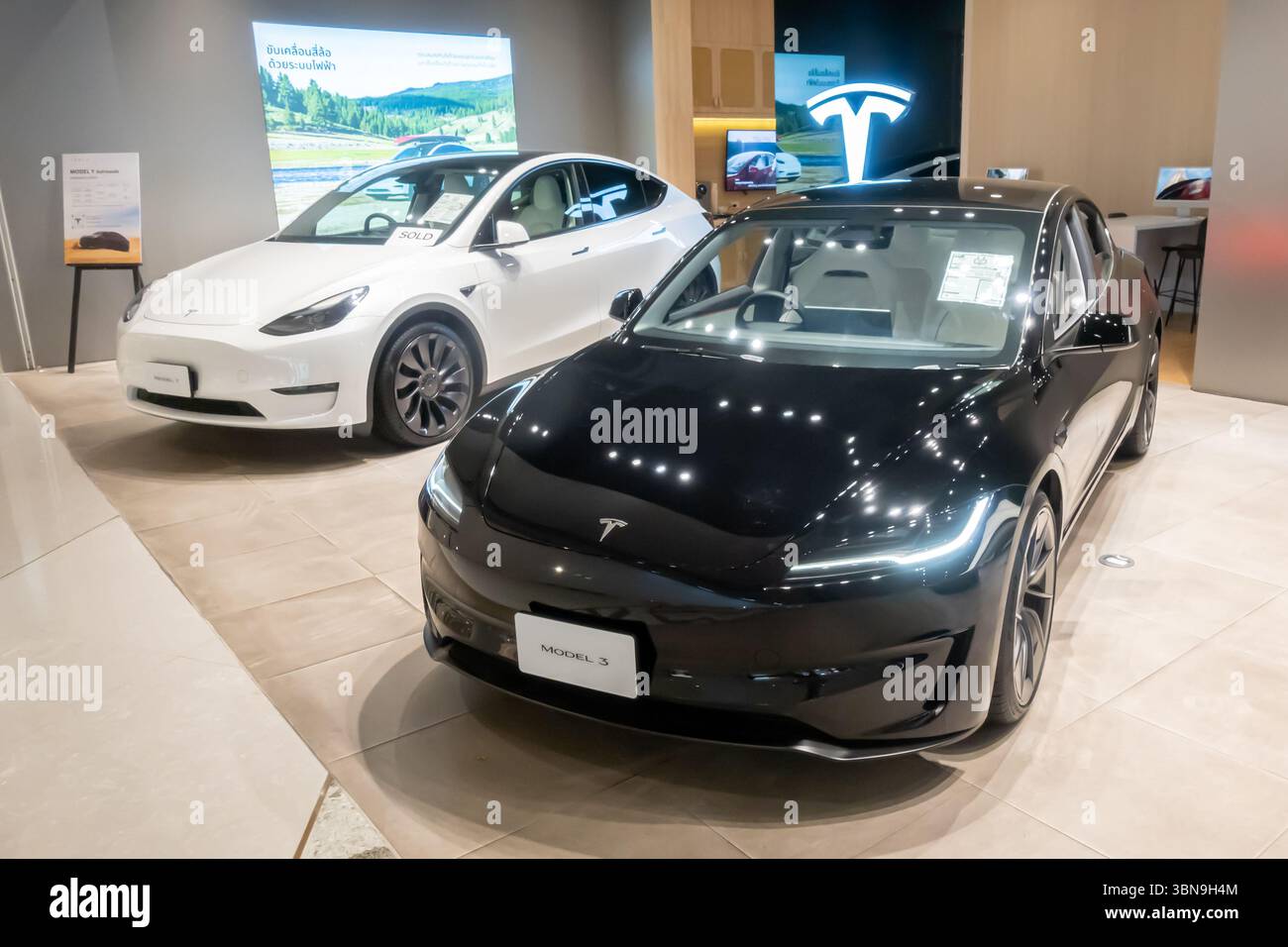 2025 tesla model 3 hi-res stock photography and images - Alamy