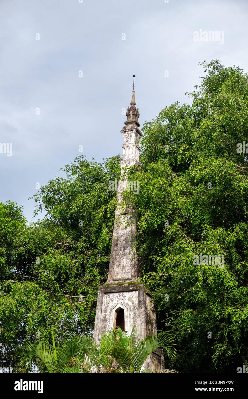Statues in xieng khuan hi-res stock photography and images - Alamy