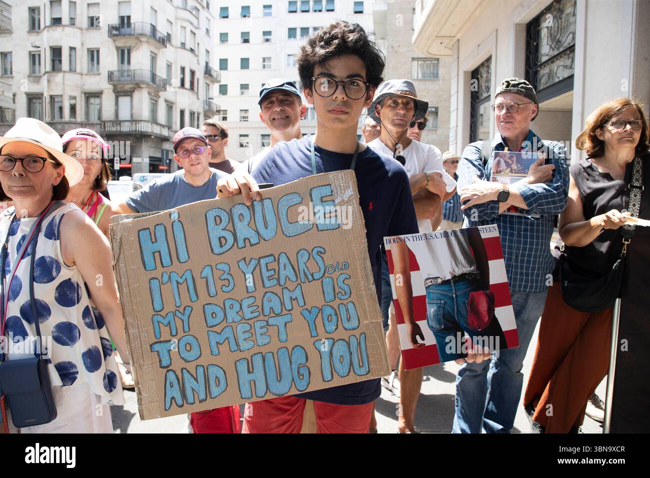 Milano, Italia. 01st July, 2025. Fan Bruce Springsteen a Palazzo ...
