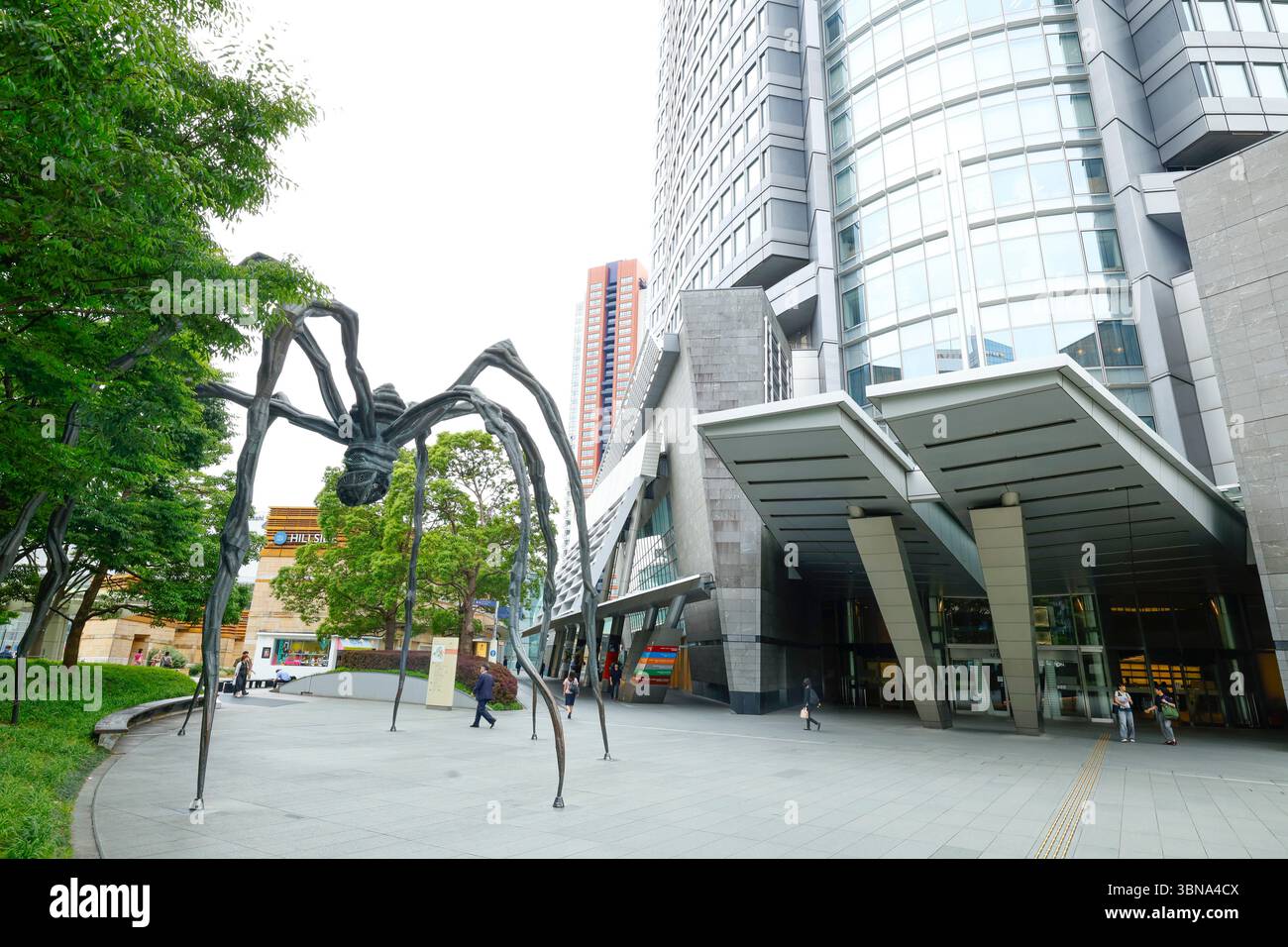 Louise bourgeois maman roppongi hi-res stock photography and images - Alamy