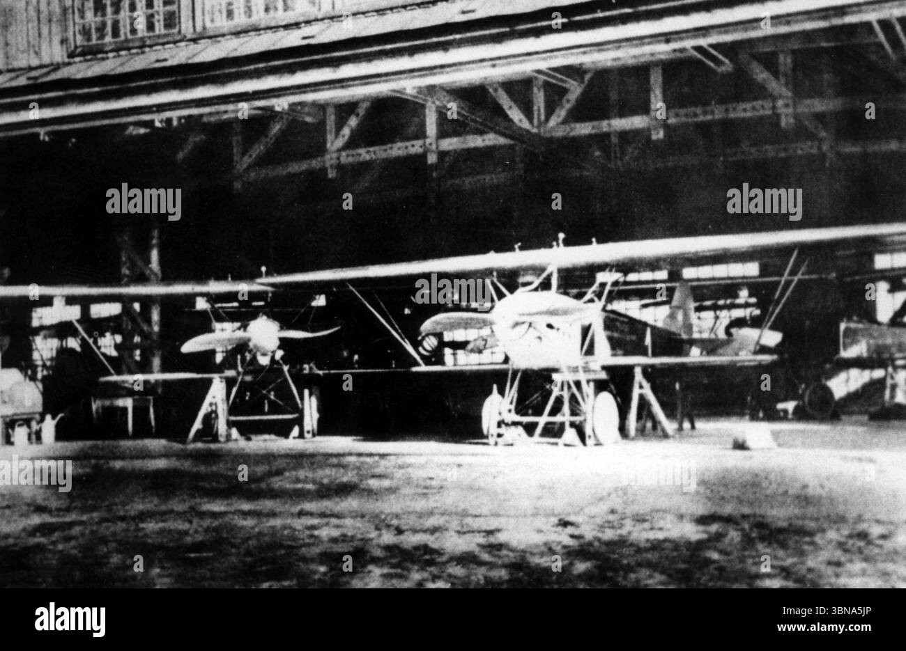 Die Reichswehr unterhielt ab 1925 ein geheimes Flugzentrum in Lipezk in ...