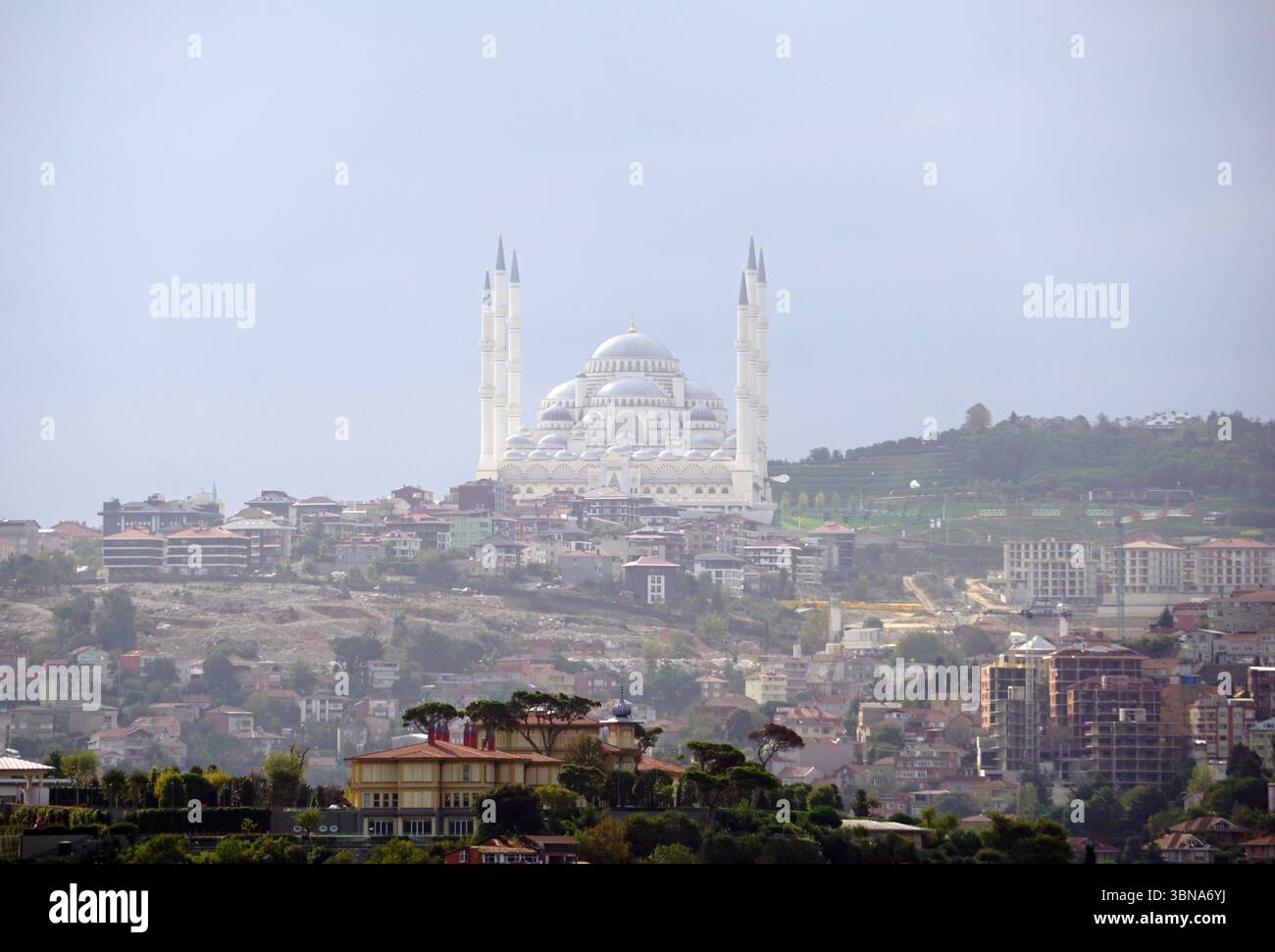 Two minarets standing hi-res stock photography and images - Alamy