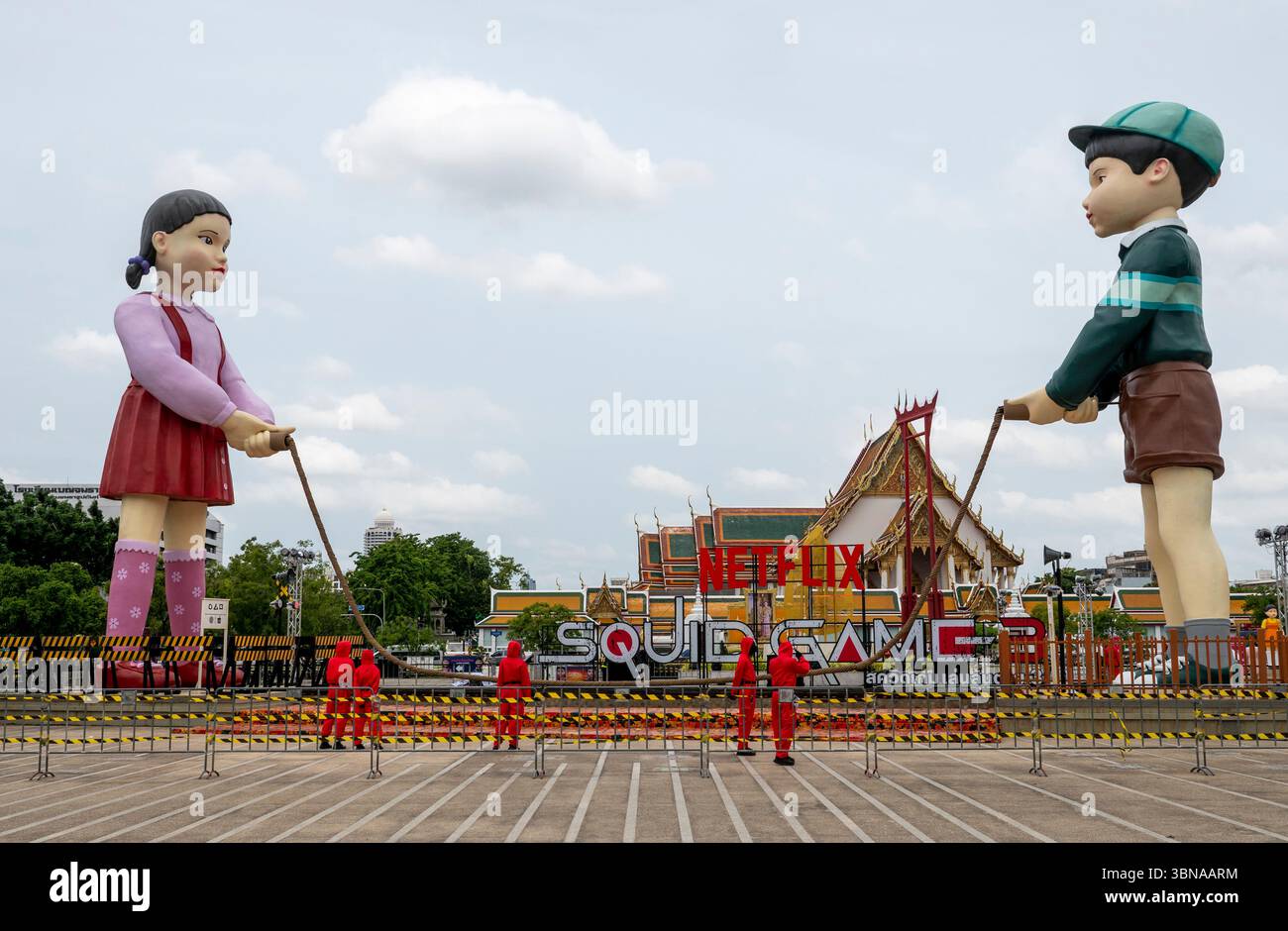 Guards stand in front of a 12 meter-tall statue of Young-hee and a 12 ...