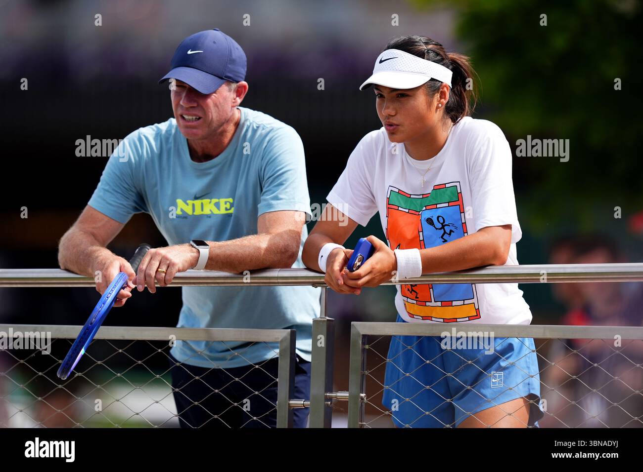 Emma Raducanu with coach Mark Petchey following a practice session on ...