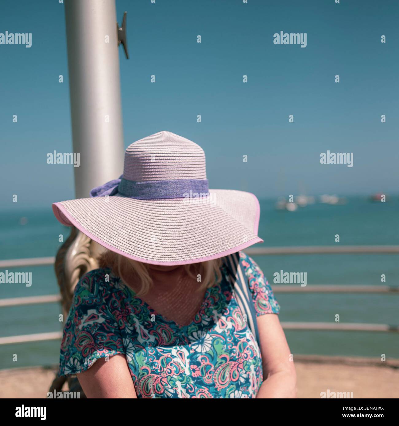 Hat brim large face hi-res stock photography and images - Alamy