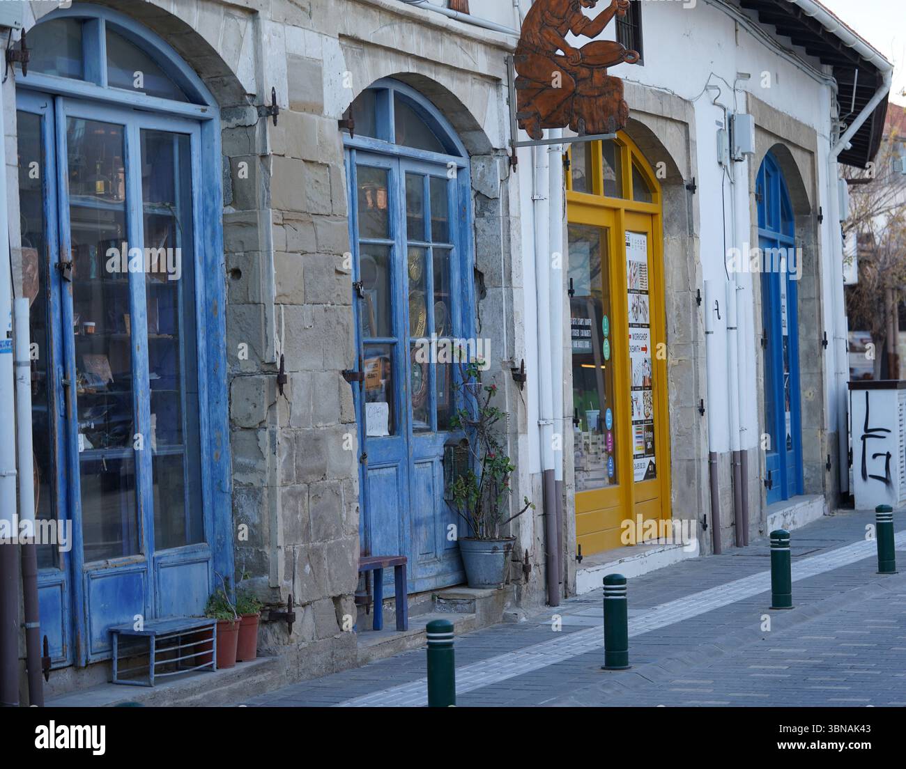 Rightmost storefront hi-res stock photography and images - Alamy