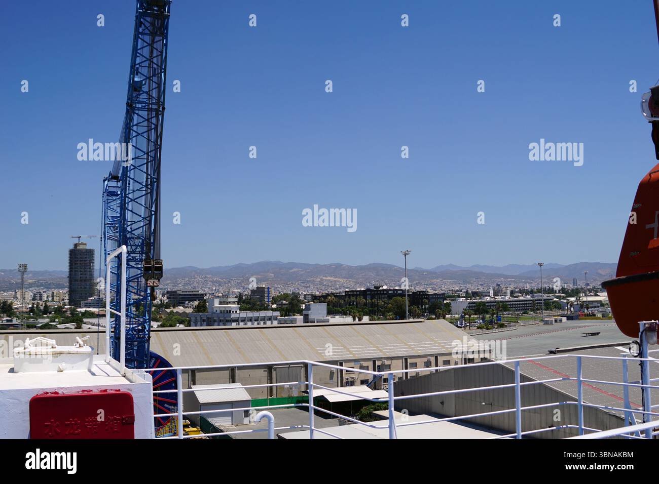 Crane building against backdrop mountains hi-res stock photography and ...