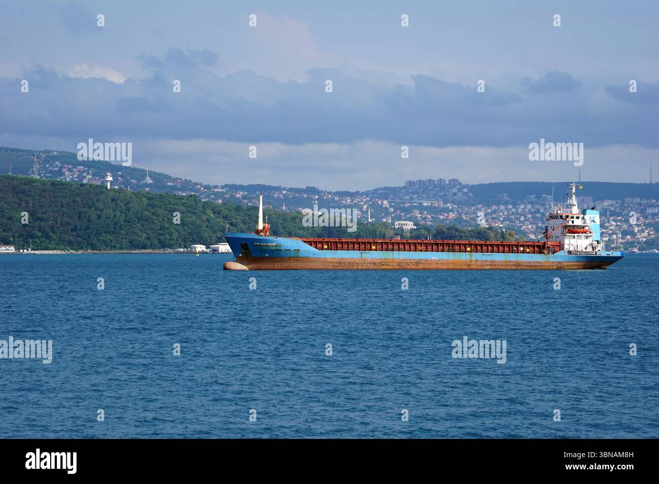 Cargo ship blue fluffy clouds hi-res stock photography and images - Alamy