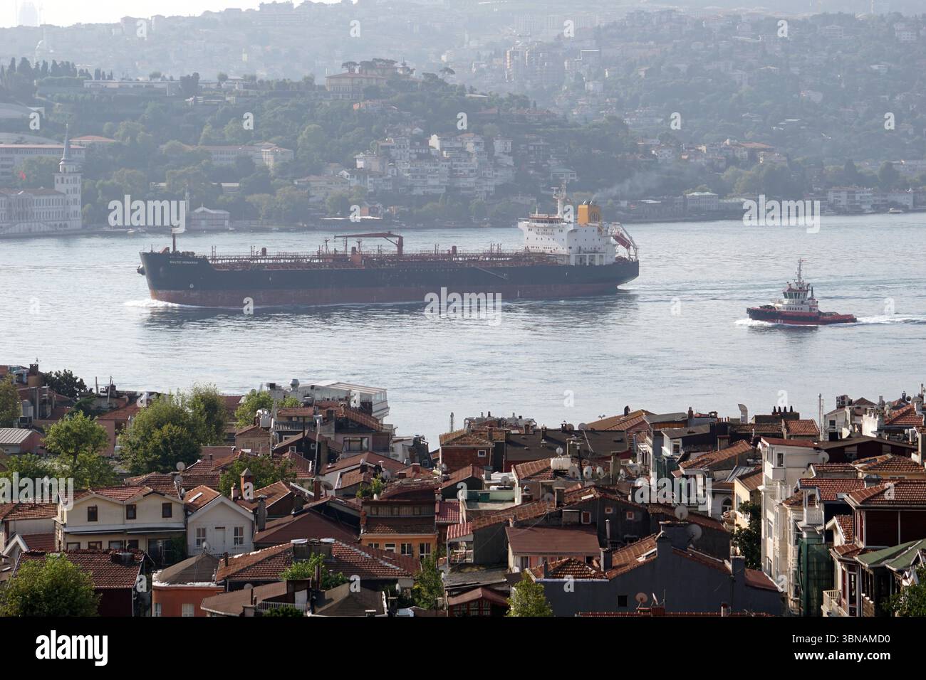 Red tugboat white superstructure hi-res stock photography and images ...