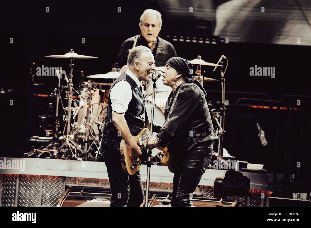 Music Concert - Bruce Springsteen Bruce Springsteen on stage with band ...
