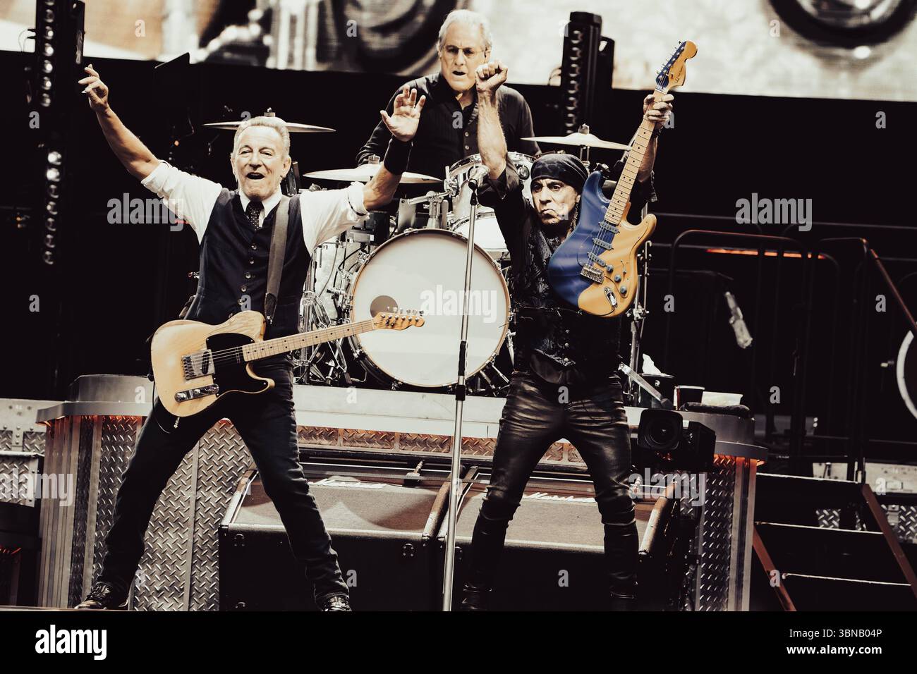 Music Concert - Bruce Springsteen Bruce Springsteen on stage with band ...