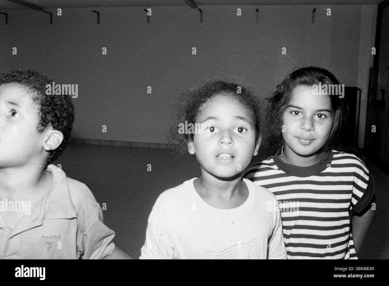 French Boxer M'Bayo teaches boxing to children in Vaulx-en-Velin ...