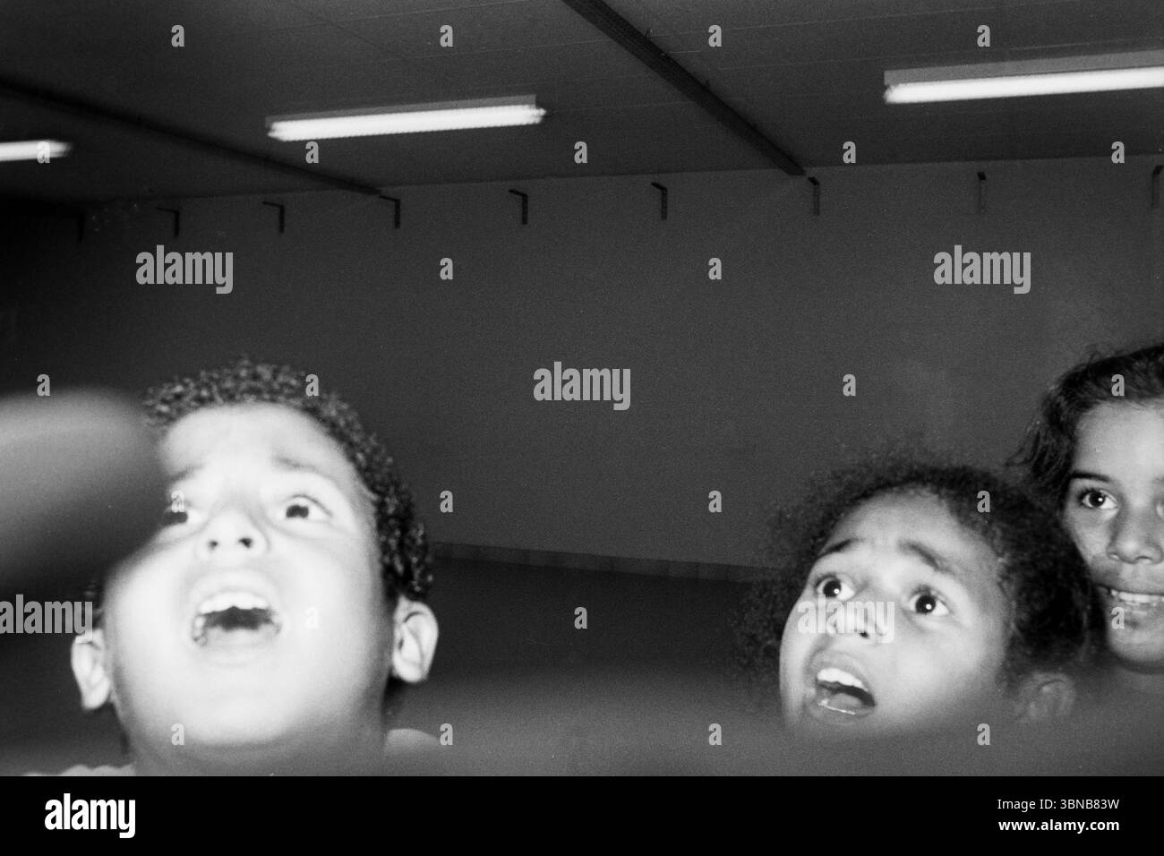 French Boxer M'Bayo teaches boxing to children in Vaulx-en-Velin ...