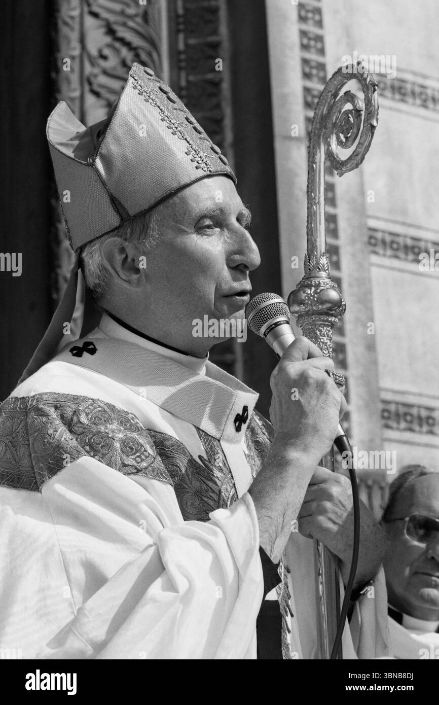 Lyons archbishop, Mgr Albert Decourtray celebrates the traditional ...