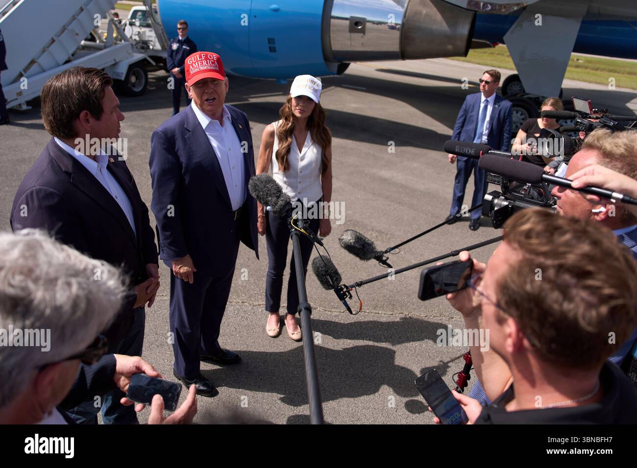 Gov. Ron DeSantis, R-Fla., left, and Homeland Security Secretary Kristi ...