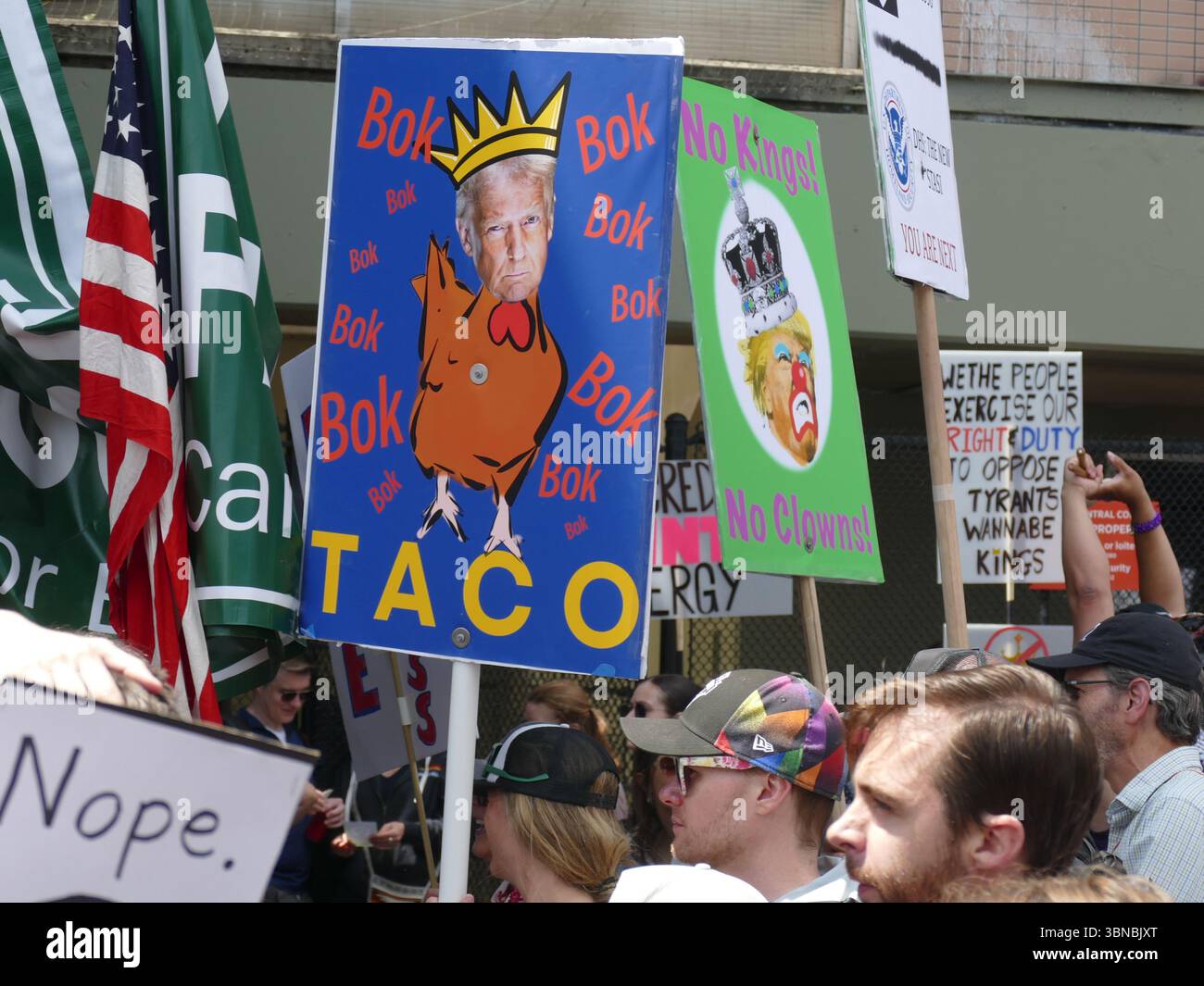 Trump clown hi-res stock photography and images - Alamy