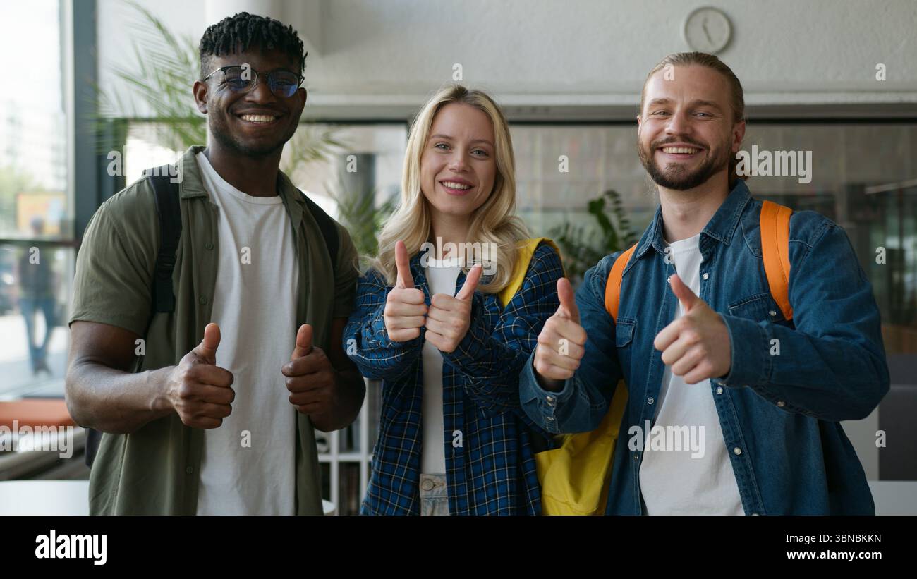 Pupils in school hallway hi-res stock photography and images - Alamy
