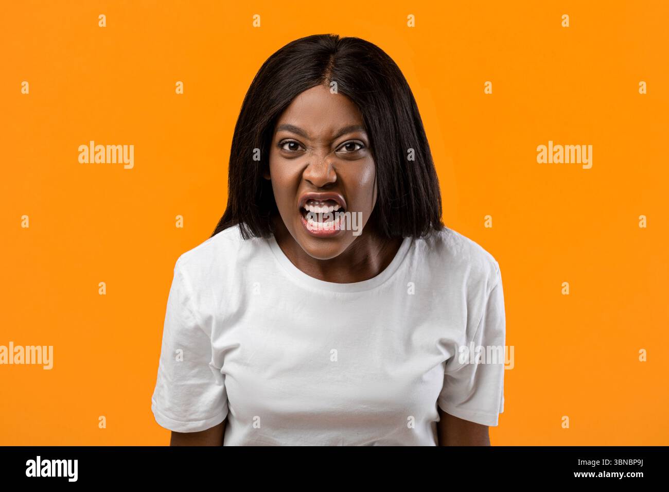 Closeup angry black lady hi-res stock photography and images - Alamy
