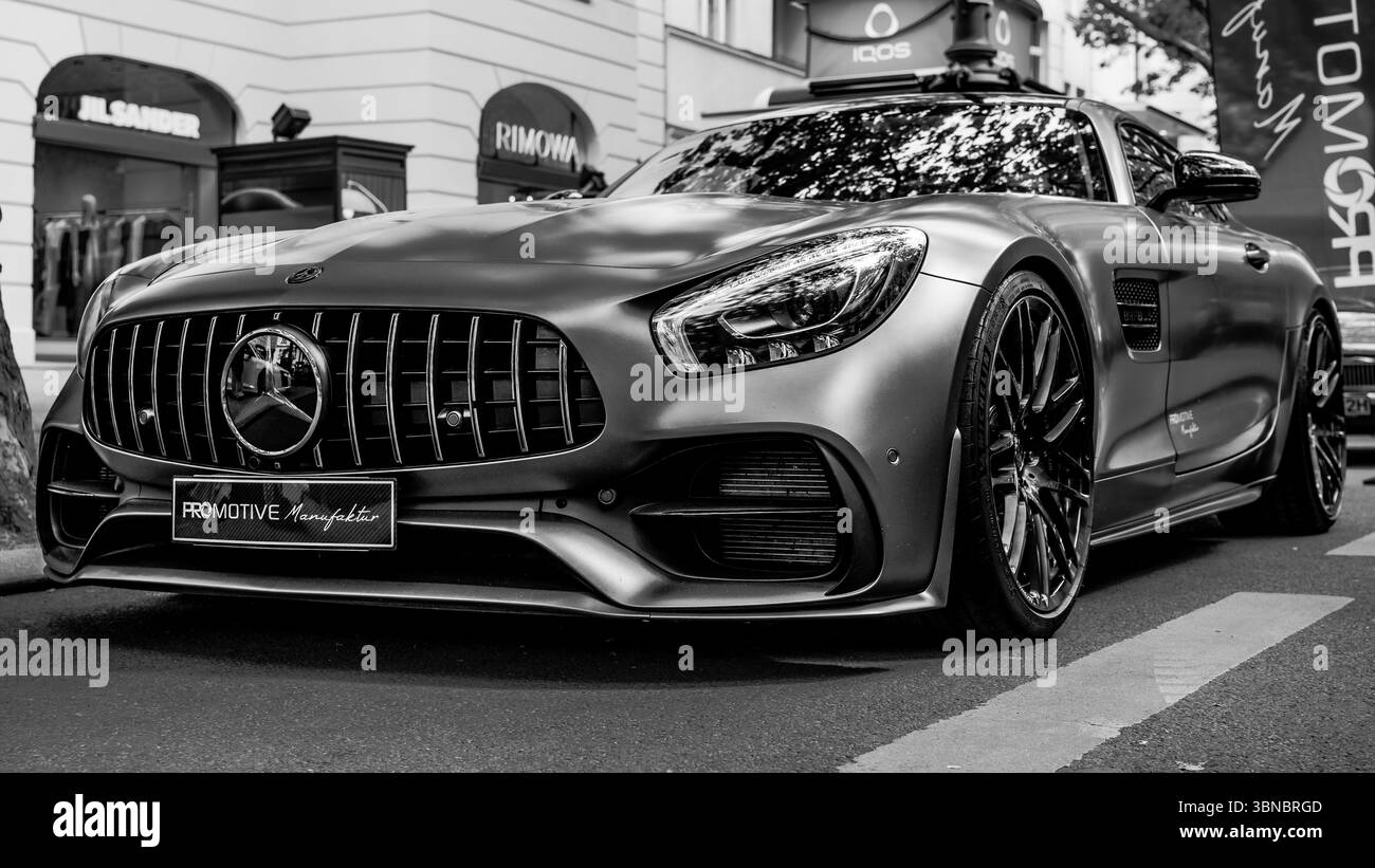 Vintage meets luxury hi-res stock photography and images - Alamy