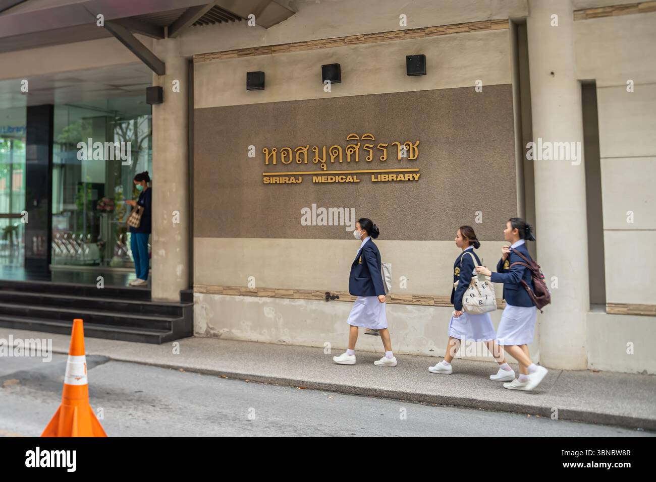 Female medical students walk at Siriraj Medical Library - Mahidol ...