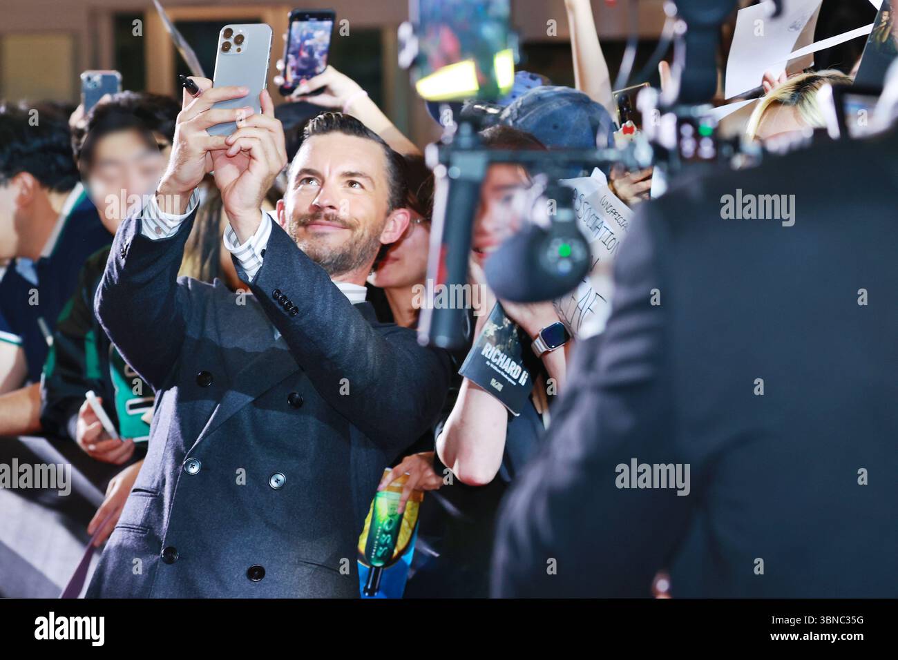 'Jurassic World Rebirth' red carpet show British actor Jonathan Bailey ...