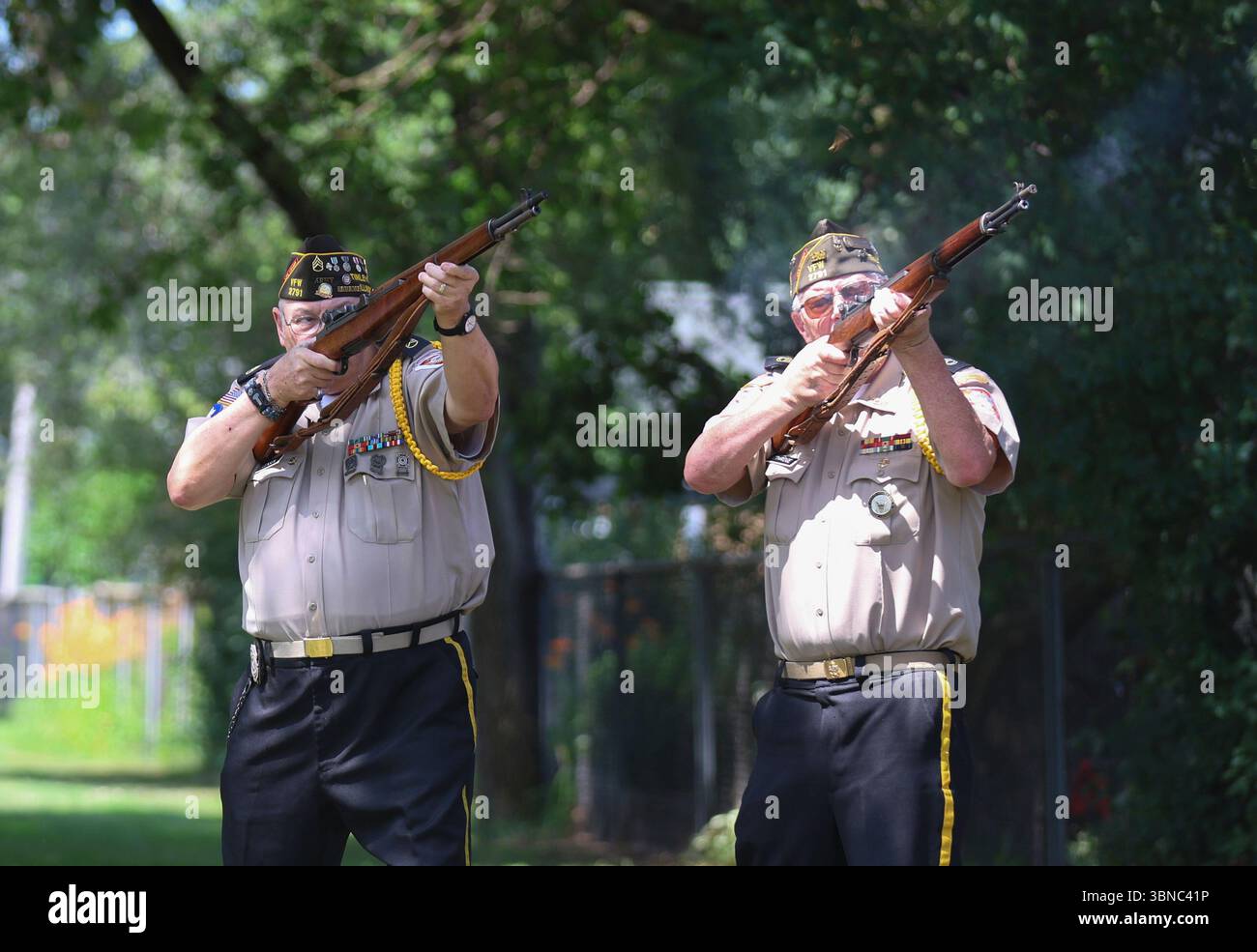 Robert Jensen and Mark Ethridge, right, of the Veterans of Foreign Wars Post 2791, perform a 21 ...