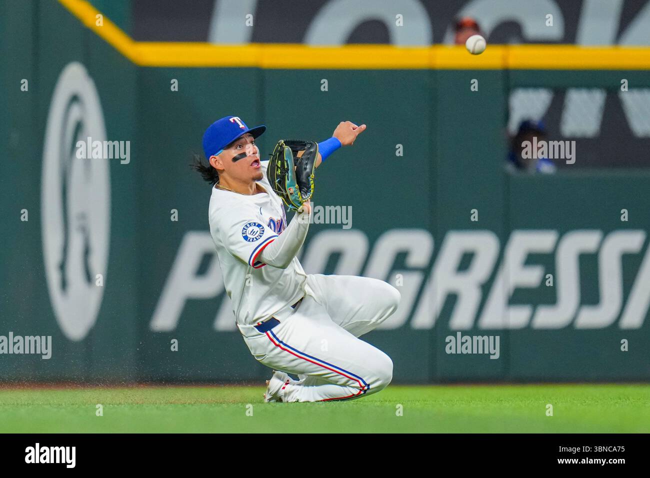 Texas Rangers outfielder Alejandro Osuna makes a sliding catch on a ...