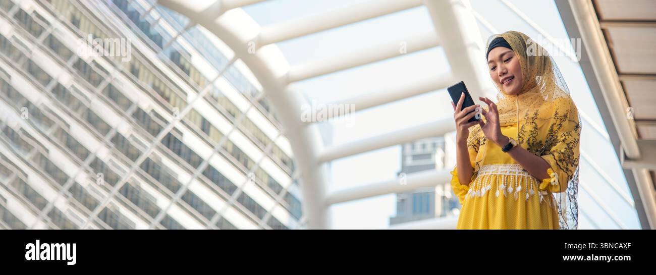 Islamic woman using smartphones app organize schedule agenda focus on ...