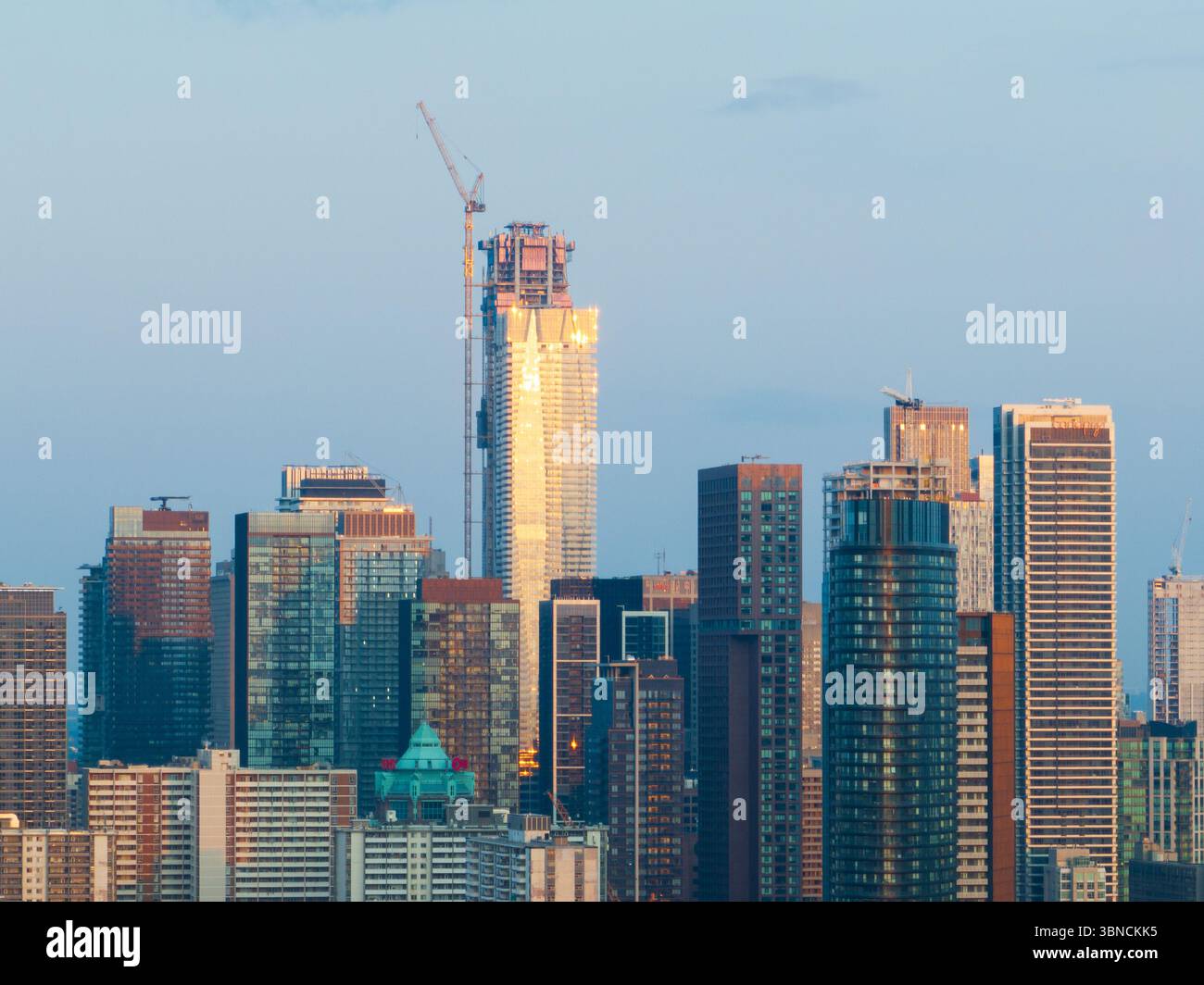 Condo building exterior hi-res stock photography and images - Alamy