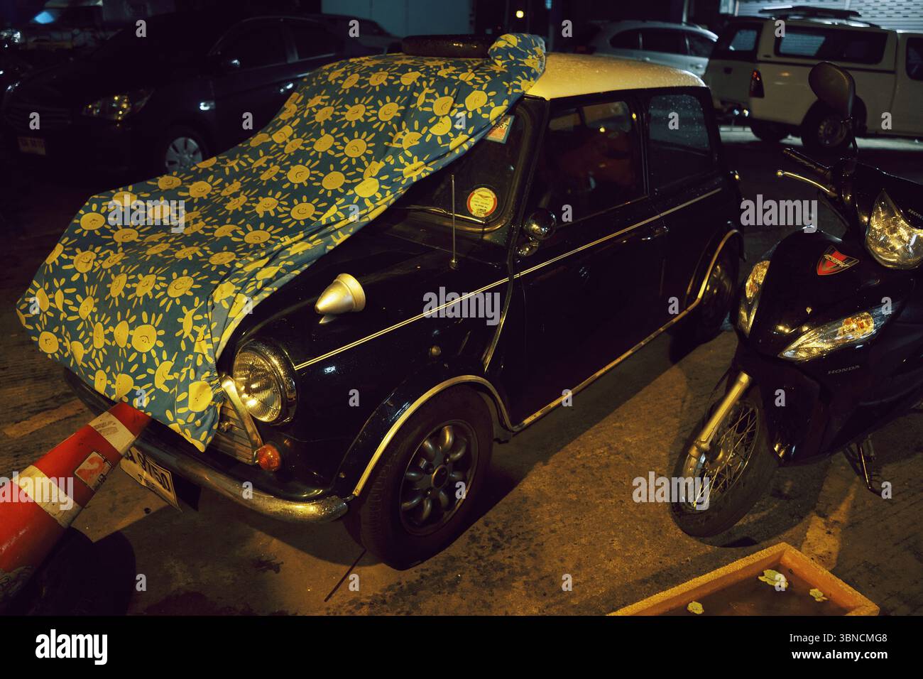 Mini street art hi-res stock photography and images - Alamy