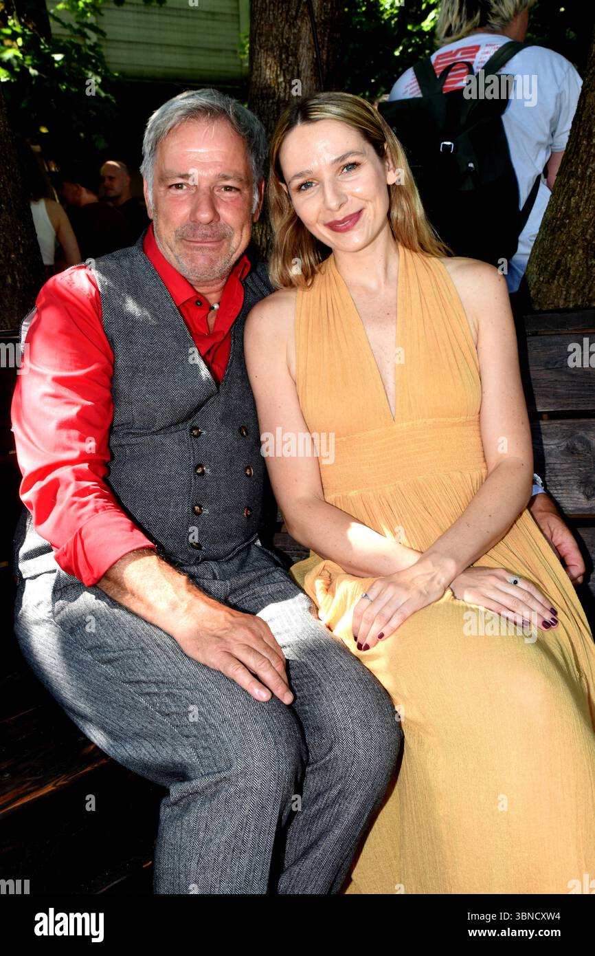 Christian Swoboda Schauspieler Julia Gruber Schauspielerin Muenchen 01. ...