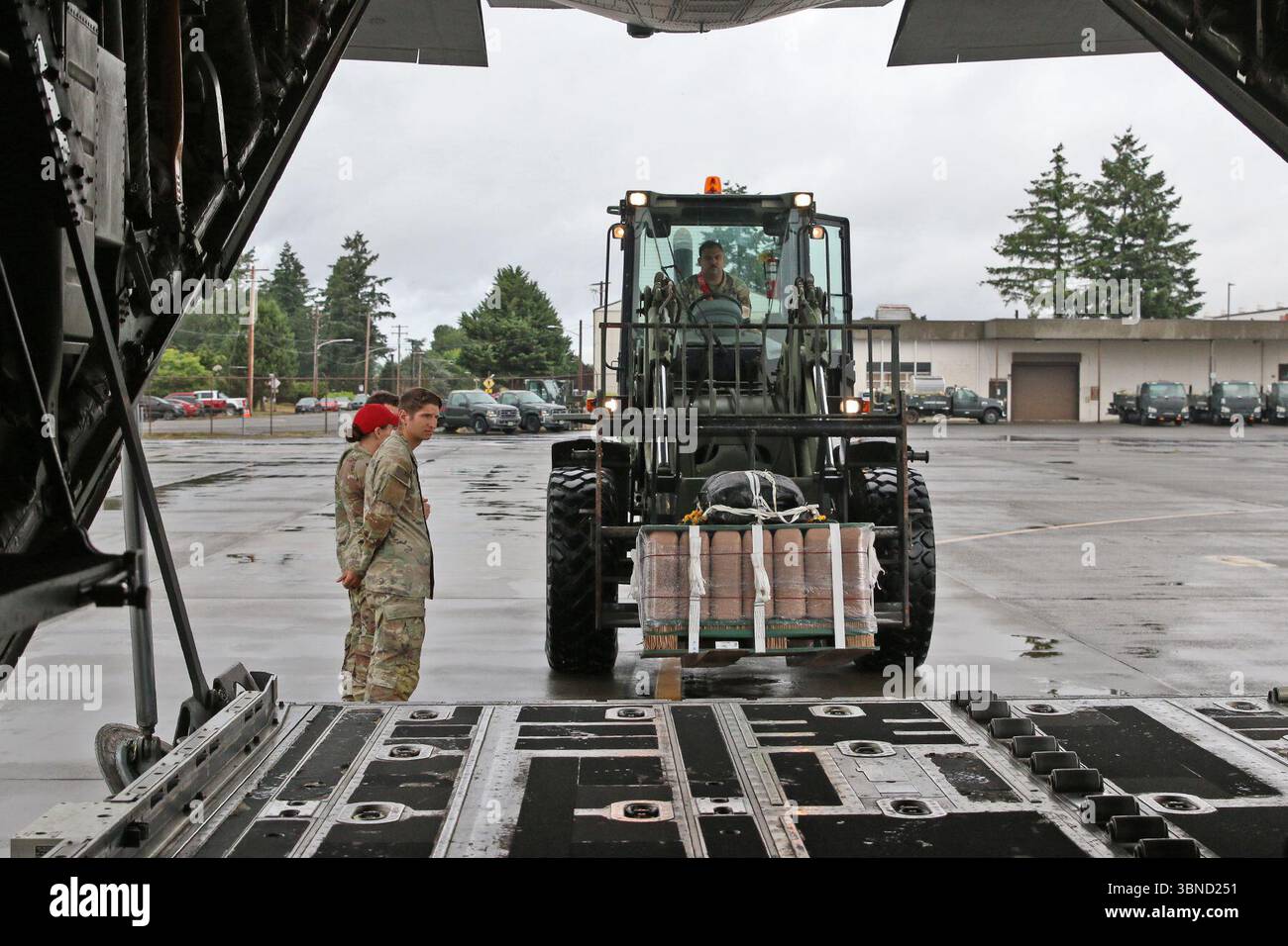 Soldiers assigned to the 593rd Corps Sustainment Command joined 1st ...