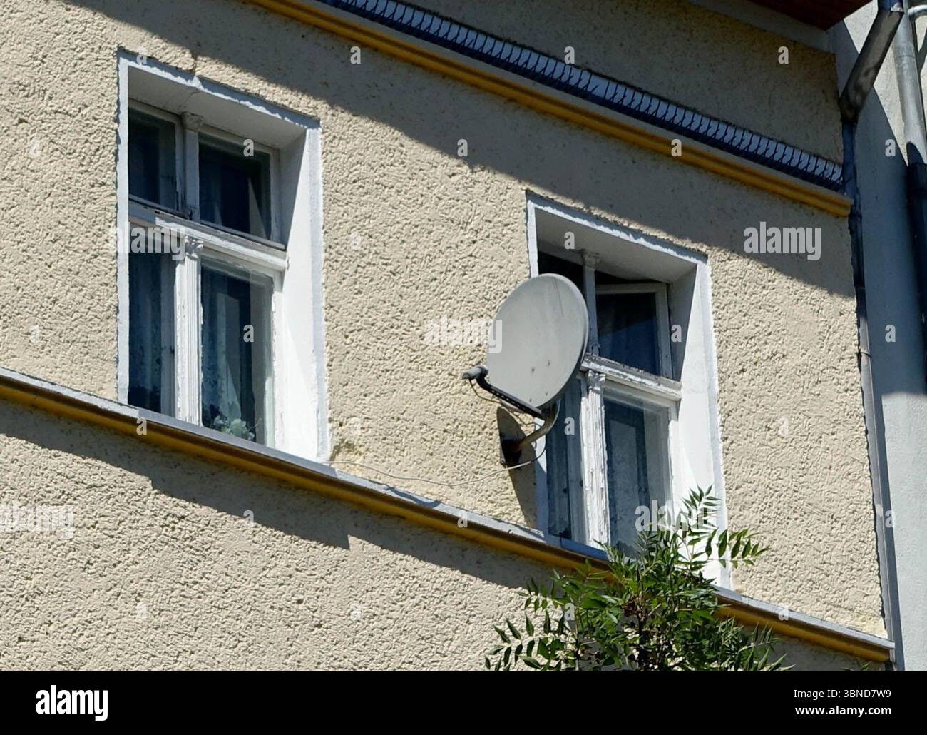 Berlin, Germany. 30th June, 2025. An older parabolic antenna for ...
